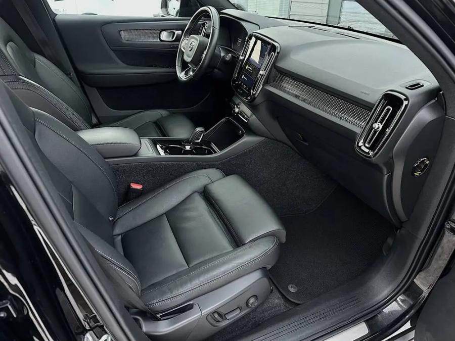 Melns Volvo XC40 2020 Jelgava, ar dzinēja tilpumu 0.00 L un nobraukumu 160 tūkst. km par 18900 €, foto 7 vietnē AUTOMOTO.COM.LV