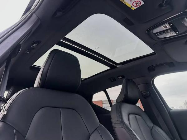 Melns Volvo XC40 2020 Jelgava, ar dzinēja tilpumu 0.00 L un nobraukumu 160 tūkst. km par 18900 €, foto 7 vietnē AUTOMOTO.COM.LV