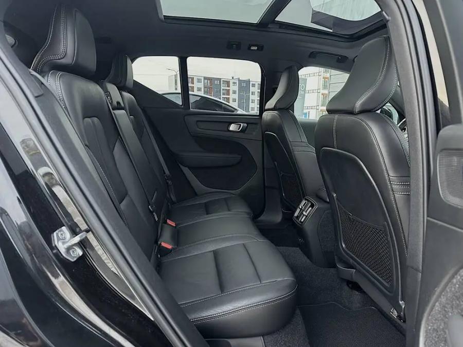 Melns Volvo XC40 2020 Jelgava, ar dzinēja tilpumu 0.00 L un nobraukumu 160 tūkst. km par 18900 €, foto 9 vietnē AUTOMOTO.COM.LV