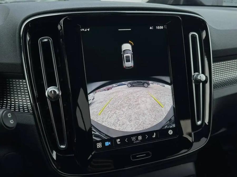 Melns Volvo XC40 2020 Jelgava, ar dzinēja tilpumu 0.00 L un nobraukumu 160 tūkst. km par 18900 €, foto 14 vietnē AUTOMOTO.COM.LV