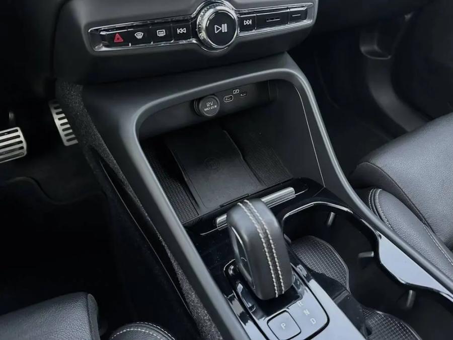 Melns Volvo XC40 2020 Jelgava, ar dzinēja tilpumu 0.00 L un nobraukumu 160 tūkst. km par 18900 €, foto 20 vietnē AUTOMOTO.COM.LV