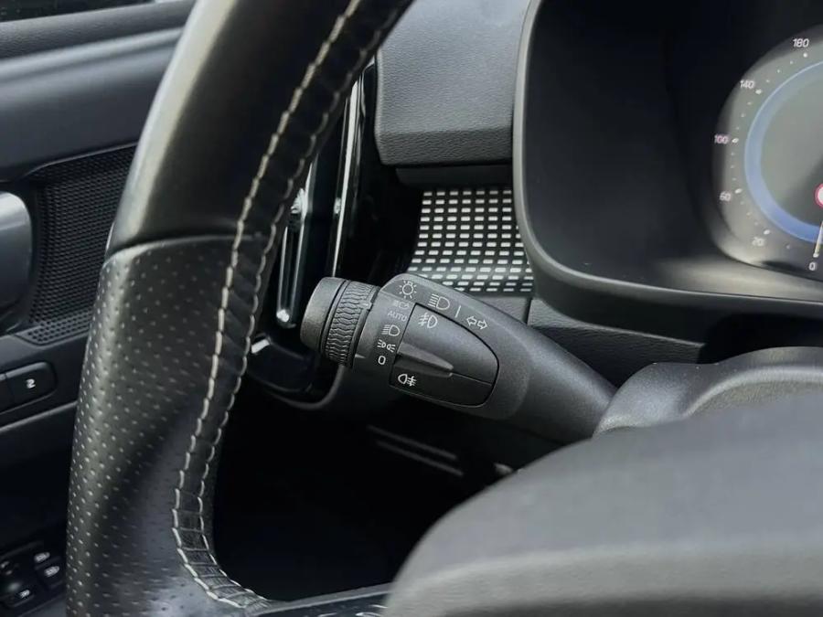 Melns Volvo XC40 2020 Jelgava, ar dzinēja tilpumu 0.00 L un nobraukumu 160 tūkst. km par 18900 €, foto 23 vietnē AUTOMOTO.COM.LV