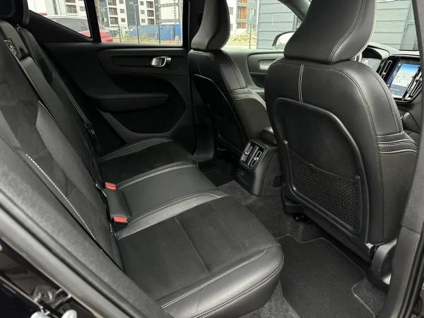 Melns Volvo XC40 2020 Jelgava, ar dzinēja tilpumu 1.50 L un nobraukumu 170 tūkst. km par 19500 €, foto 8 vietnē AUTOMOTO.COM.LV