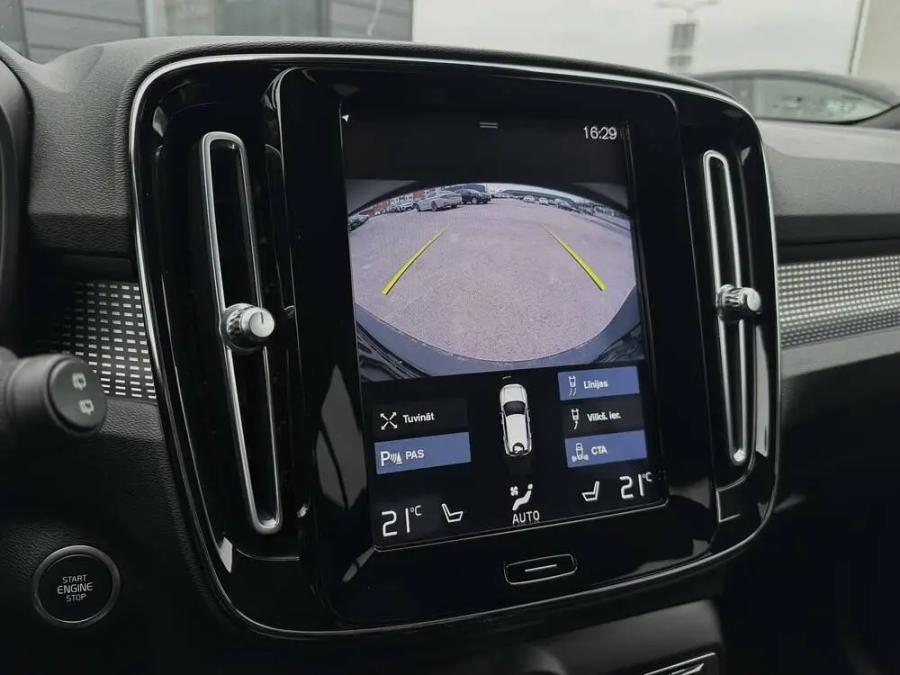 Черный Вольво XC40 2020 в Елгава, объемом двигателя 1.50 л и пробегом 170 тыс. км за 19500 €, фото 12 на AUTOMOTO.COM.LV