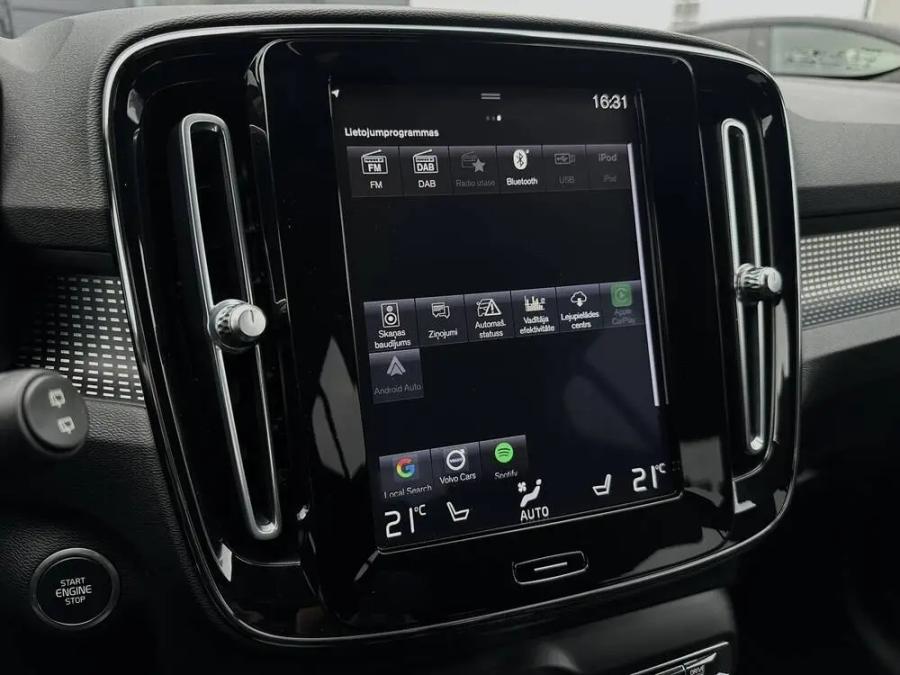 Черный Вольво XC40 2020 в Елгава, объемом двигателя 1.50 л и пробегом 170 тыс. км за 19500 €, фото 15 на AUTOMOTO.COM.LV