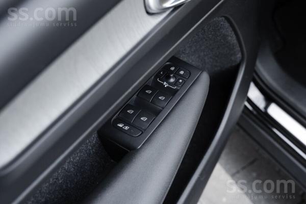 Melns Volvo XC40 2020 Rīga, ar dzinēja tilpumu 2.00 L un nobraukumu 135 tūkst. km par 24100 €, foto 7 vietnē AUTOMOTO.COM.LV
