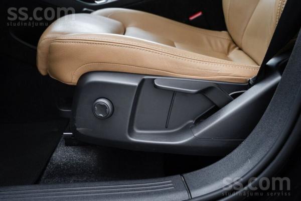 Melns Volvo XC40 2020 Rīga, ar dzinēja tilpumu 2.00 L un nobraukumu 135 tūkst. km par 24100 €, foto 9 vietnē AUTOMOTO.COM.LV