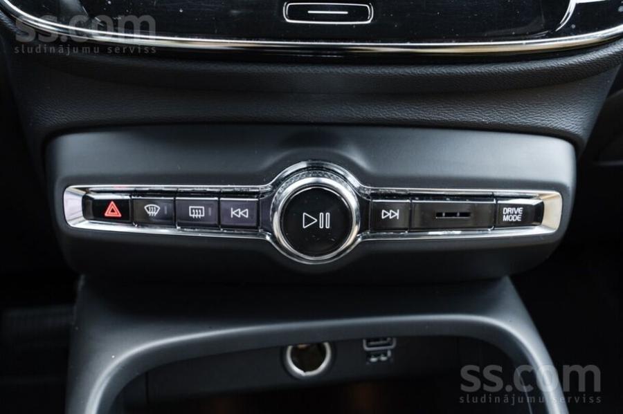 Melns Volvo XC40 2020 Rīga, ar dzinēja tilpumu 2.00 L un nobraukumu 135 tūkst. km par 24100 €, foto 19 vietnē AUTOMOTO.COM.LV