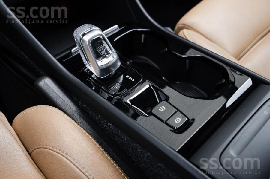 Melns Volvo XC40 2020 Rīga, ar dzinēja tilpumu 2.00 L un nobraukumu 135 tūkst. km par 24100 €, foto 20 vietnē AUTOMOTO.COM.LV