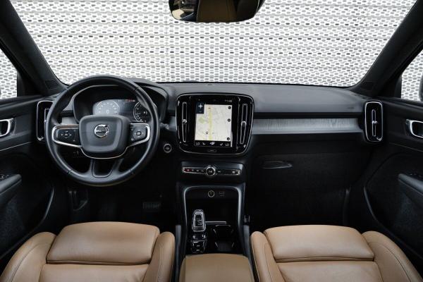 Черный Вольво XC40 2020 в Марупе, объемом двигателя 2.00 л и пробегом 0 тыс. км за 24100 €, фото 6 на AUTOMOTO.COM.LV