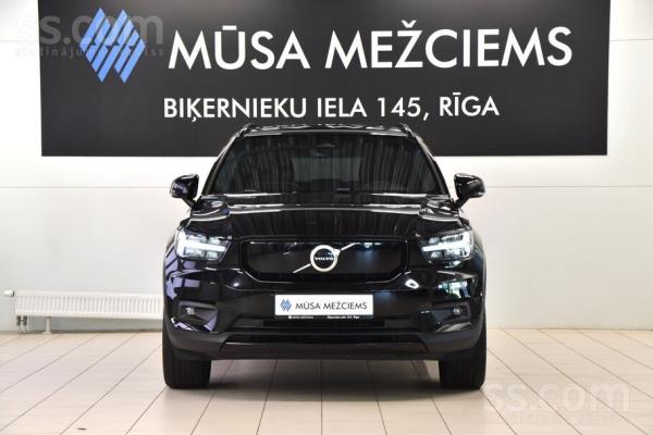 Black Volvo XC40 2020 in Riga, with an engine capacity of 0.00 L and mileage of 95 thousand km for 28990 €, photo 2 on AUTOMOTO.COM.LV