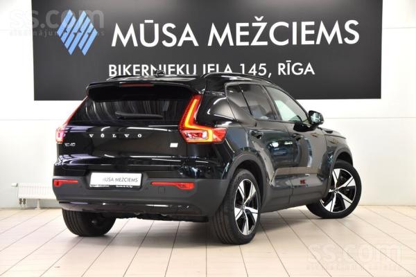 Black Volvo XC40 2020 in Riga, with an engine capacity of 0.00 L and mileage of 95 thousand km for 28990 €, photo 6 on AUTOMOTO.COM.LV
