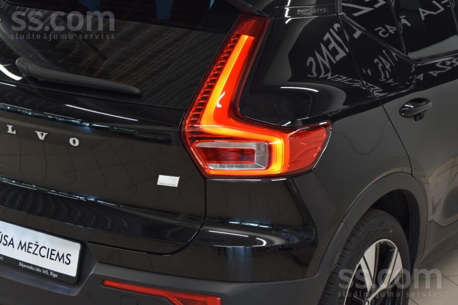 Melns Volvo XC40 2020 Rīga, ar dzinēja tilpumu 0.00 L un nobraukumu 95 tūkst. km par 28990 €, foto 10 vietnē AUTOMOTO.COM.LV