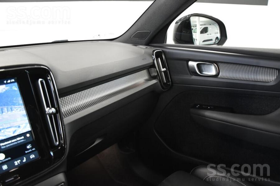 Melns Volvo XC40 2020 Rīga, ar dzinēja tilpumu 0.00 L un nobraukumu 95 tūkst. km par 28990 €, foto 14 vietnē AUTOMOTO.COM.LV