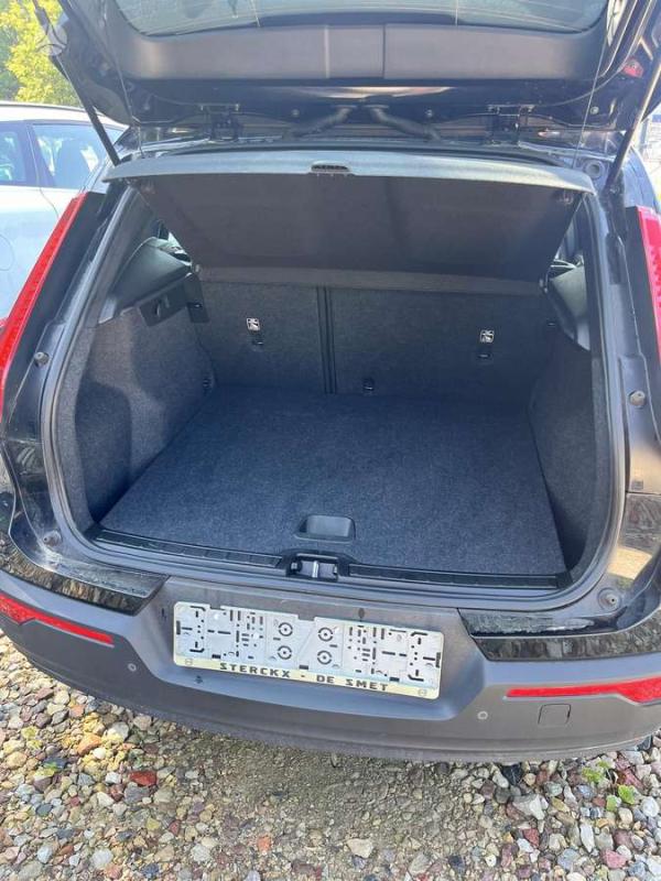 Black Volvo XC40 2020 in Kaunas, with an engine capacity of 1.48 L and mileage of 97 thousand km for 16700 €, photo 5 on AUTOMOTO.COM.LV