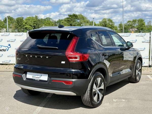 Черный Вольво XC40 2020 в Вильнюс, объемом двигателя 1.48 л и пробегом 163 тыс. км за 18999 €, фото 2 на AUTOMOTO.COM.LV
