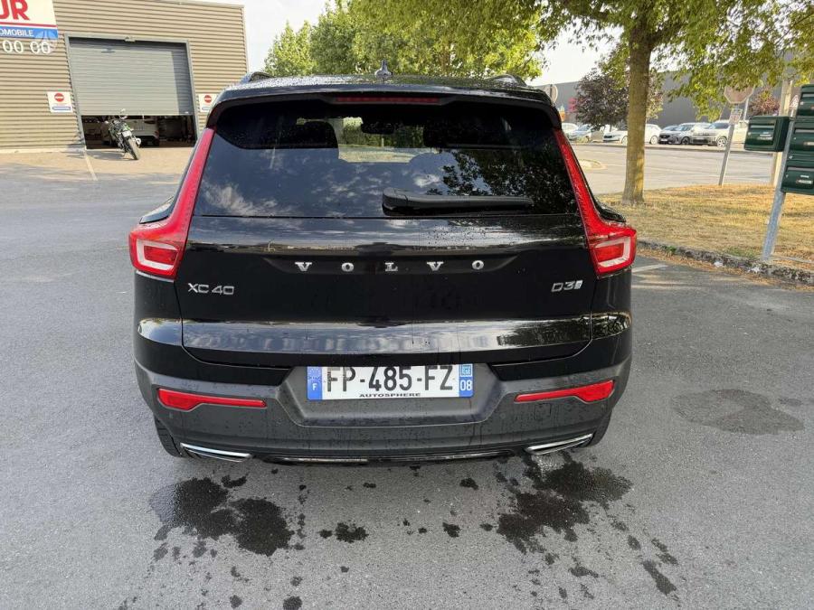 Black Volvo XC40 2020 in Taurage, with an engine capacity of 2.00 L and mileage of 240 thousand km for 16900 €, photo 7 on AUTOMOTO.COM.LV