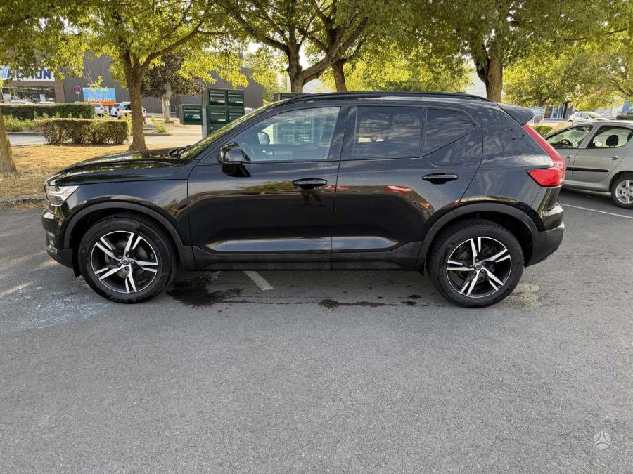 Black Volvo XC40 2020 in Taurage, with an engine capacity of 2.00 L and mileage of 240 thousand km for 16900 €, photo 9 on AUTOMOTO.COM.LV