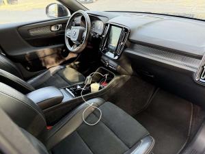 Black Volvo XC40 2020 in Taurage, with an engine capacity of 2.00 L and mileage of 240 thousand km for 16900 €, photo 13 on AUTOMOTO.COM.LV