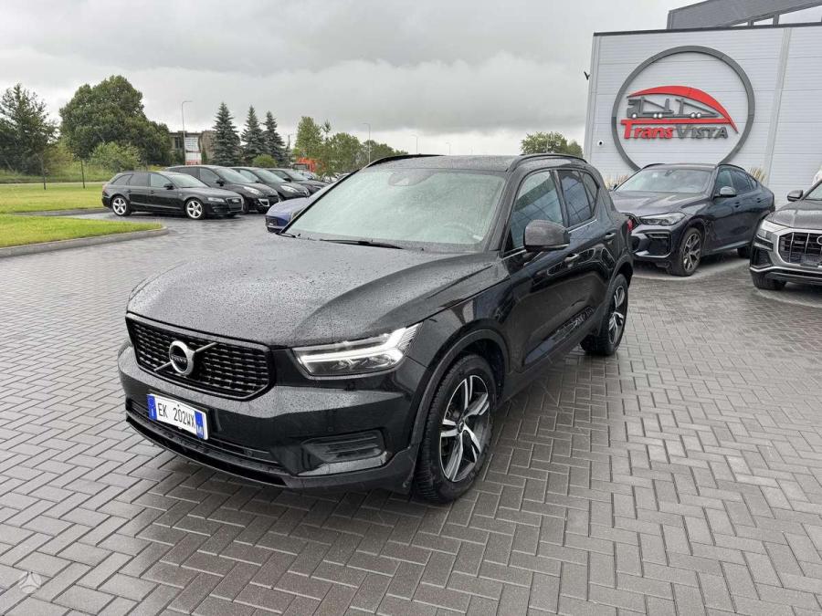 Black Volvo XC40 2020 in Telschi, with an engine capacity of 1.97 L and mileage of 172 thousand km for 18200 €, photo 1 on AUTOMOTO.COM.LV