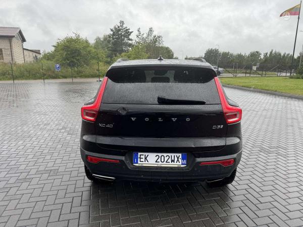 Black Volvo XC40 2020 in Telschi, with an engine capacity of 1.97 L and mileage of 172 thousand km for 18200 €, photo 5 on AUTOMOTO.COM.LV