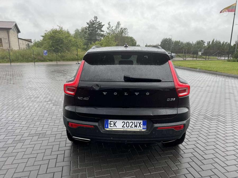 Black Volvo XC40 2020 in Telschi, with an engine capacity of 1.97 L and mileage of 172 thousand km for 18200 €, photo 6 on AUTOMOTO.COM.LV