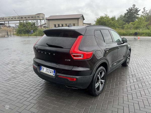 Black Volvo XC40 2020 in Telschi, with an engine capacity of 1.97 L and mileage of 172 thousand km for 18200 €, photo 6 on AUTOMOTO.COM.LV