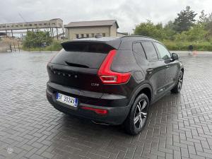 Black Volvo XC40 2020 in Telschi, with an engine capacity of 1.97 L and mileage of 172 thousand km for 18200 €, photo 7 on AUTOMOTO.COM.LV