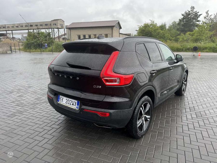 Black Volvo XC40 2020 in Telschi, with an engine capacity of 1.97 L and mileage of 172 thousand km for 18200 €, photo 7 on AUTOMOTO.COM.LV