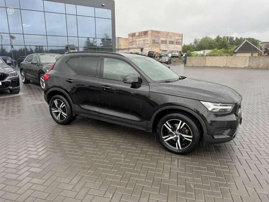 Black Volvo XC40 2020 in Telschi, with an engine capacity of 1.97 L and mileage of 172 thousand km for 18200 €, photo 9 on AUTOMOTO.COM.LV