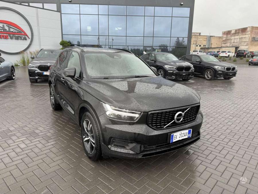 Black Volvo XC40 2020 in Telschi, with an engine capacity of 1.97 L and mileage of 172 thousand km for 18200 €, photo 10 on AUTOMOTO.COM.LV