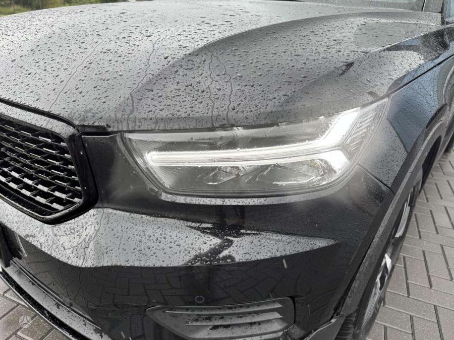 Black Volvo XC40 2020 in Telschi, with an engine capacity of 1.97 L and mileage of 172 thousand km for 18200 €, photo 12 on AUTOMOTO.COM.LV
