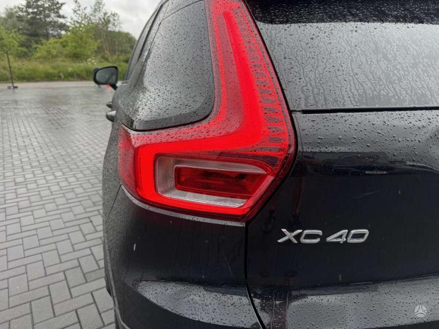 Black Volvo XC40 2020 in Telschi, with an engine capacity of 1.97 L and mileage of 172 thousand km for 18200 €, photo 19 on AUTOMOTO.COM.LV