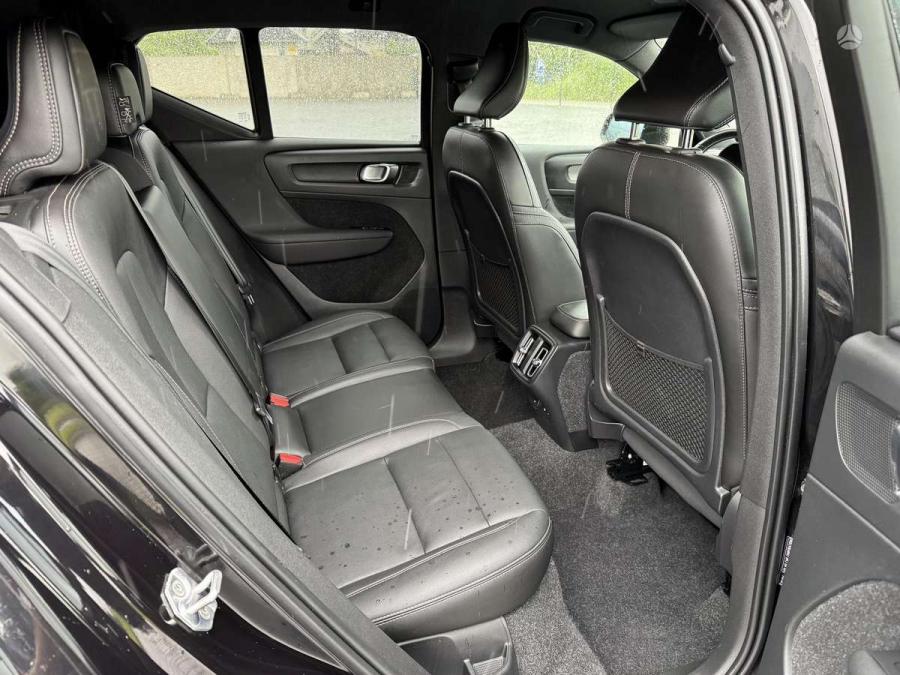 Black Volvo XC40 2020 in Telschi, with an engine capacity of 1.97 L and mileage of 172 thousand km for 18200 €, photo 22 on AUTOMOTO.COM.LV