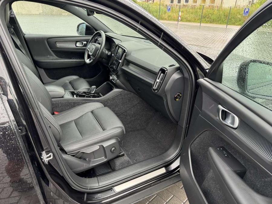 Black Volvo XC40 2020 in Telschi, with an engine capacity of 1.97 L and mileage of 172 thousand km for 18200 €, photo 23 on AUTOMOTO.COM.LV