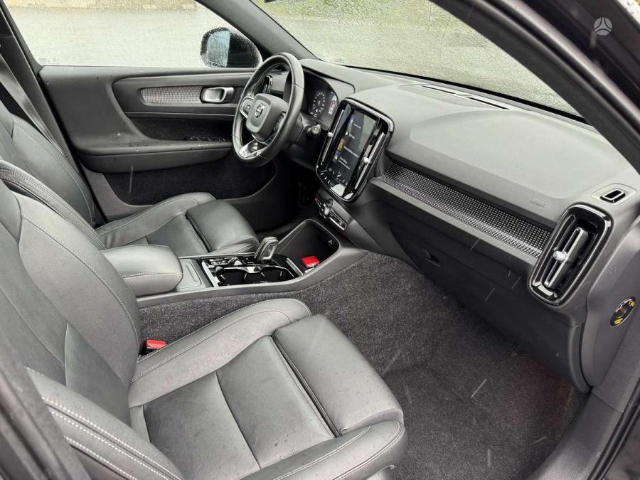 Black Volvo XC40 2020 in Telschi, with an engine capacity of 1.97 L and mileage of 172 thousand km for 18200 €, photo 24 on AUTOMOTO.COM.LV