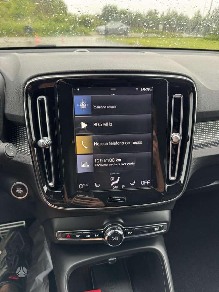 Black Volvo XC40 2020 in Telschi, with an engine capacity of 1.97 L and mileage of 172 thousand km for 18200 €, photo 26 on AUTOMOTO.COM.LV