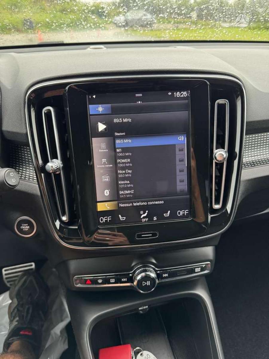 Black Volvo XC40 2020 in Telschi, with an engine capacity of 1.97 L and mileage of 172 thousand km for 18200 €, photo 28 on AUTOMOTO.COM.LV