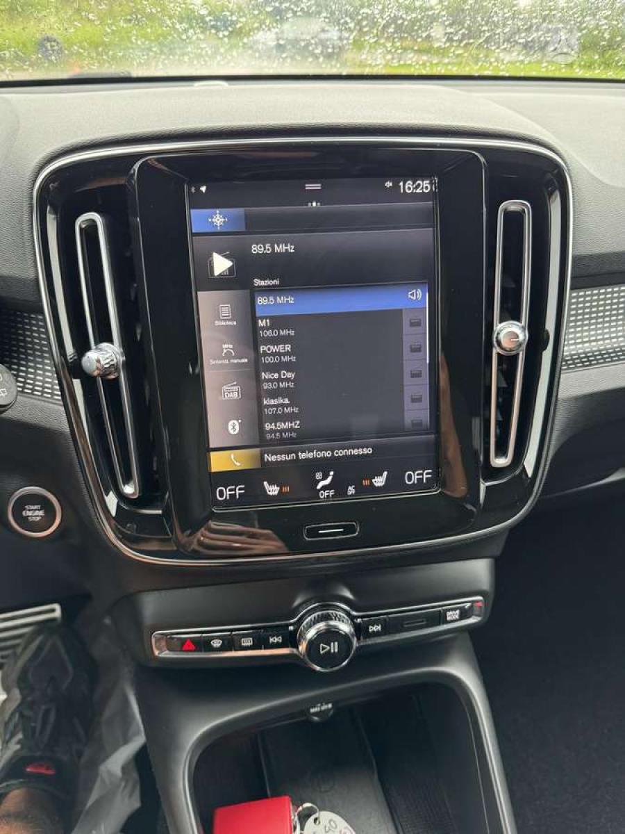 Black Volvo XC40 2020 in Telschi, with an engine capacity of 1.97 L and mileage of 172 thousand km for 18200 €, photo 29 on AUTOMOTO.COM.LV