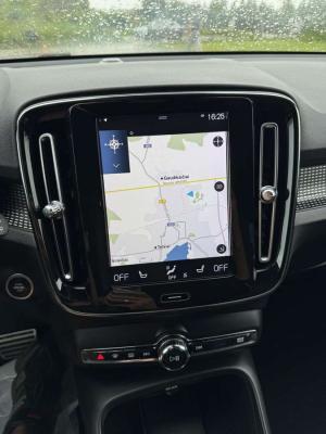 Black Volvo XC40 2020 in Telschi, with an engine capacity of 1.97 L and mileage of 172 thousand km for 18200 €, photo 31 on AUTOMOTO.COM.LV