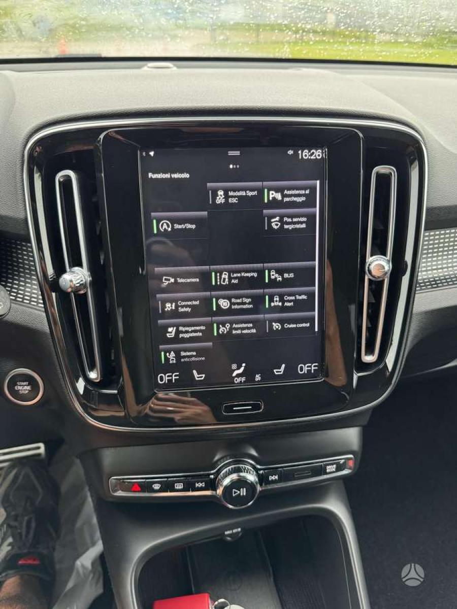 Black Volvo XC40 2020 in Telschi, with an engine capacity of 1.97 L and mileage of 172 thousand km for 18200 €, photo 35 on AUTOMOTO.COM.LV