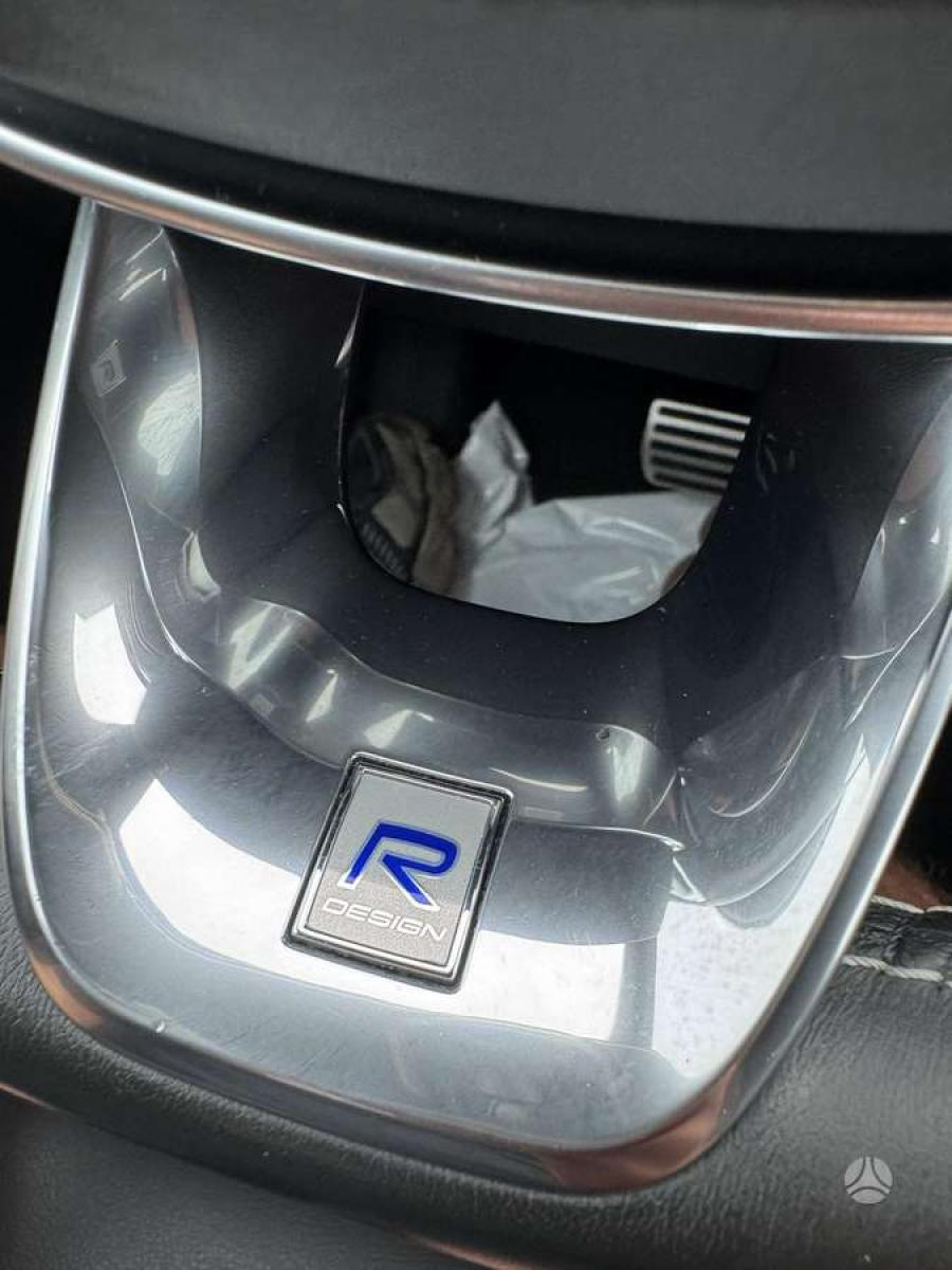 Black Volvo XC40 2020 in Telschi, with an engine capacity of 1.97 L and mileage of 172 thousand km for 18200 €, photo 37 on AUTOMOTO.COM.LV