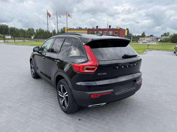 Черный Вольво XC40 2020 в Тельшяй, объемом двигателя 1.97 л и пробегом 172 тыс. км за 18200 €, фото 4 на AUTOMOTO.COM.LV