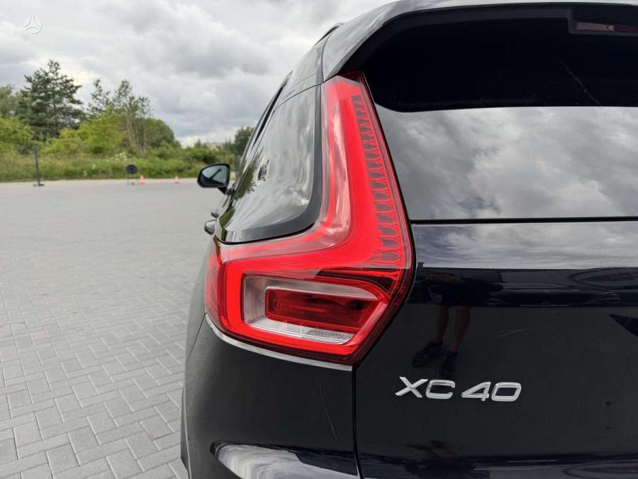 Black Volvo XC40 2020 in Telschi, with an engine capacity of 1.97 L and mileage of 172 thousand km for 18200 €, photo 13 on AUTOMOTO.COM.LV