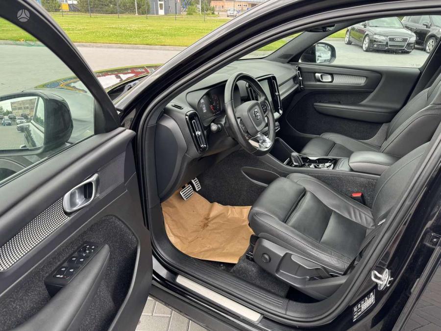 Black Volvo XC40 2020 in Telschi, with an engine capacity of 1.97 L and mileage of 172 thousand km for 18200 €, photo 19 on AUTOMOTO.COM.LV