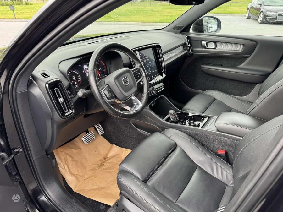 Black Volvo XC40 2020 in Telschi, with an engine capacity of 1.97 L and mileage of 172 thousand km for 18200 €, photo 21 on AUTOMOTO.COM.LV