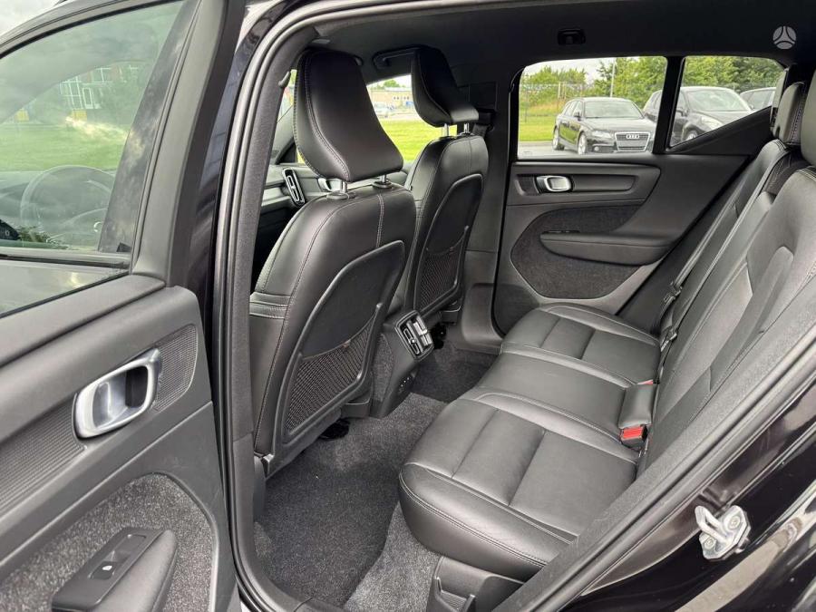 Black Volvo XC40 2020 in Telschi, with an engine capacity of 1.97 L and mileage of 172 thousand km for 18200 €, photo 23 on AUTOMOTO.COM.LV