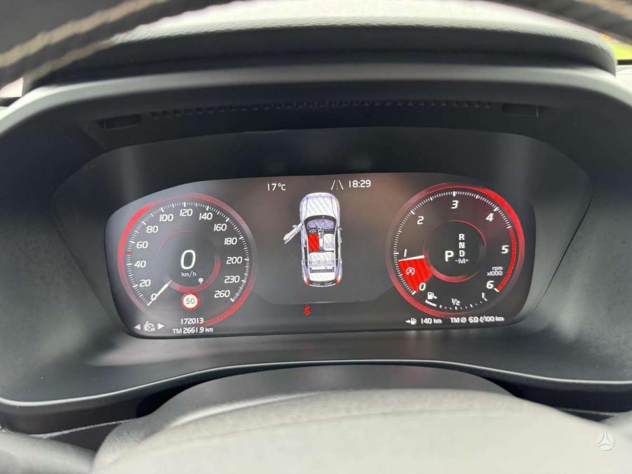 Black Volvo XC40 2020 in Telschi, with an engine capacity of 1.97 L and mileage of 172 thousand km for 18200 €, photo 31 on AUTOMOTO.COM.LV