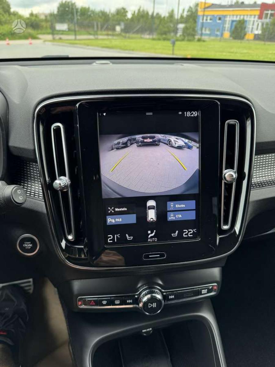 Black Volvo XC40 2020 in Telschi, with an engine capacity of 1.97 L and mileage of 172 thousand km for 18200 €, photo 34 on AUTOMOTO.COM.LV