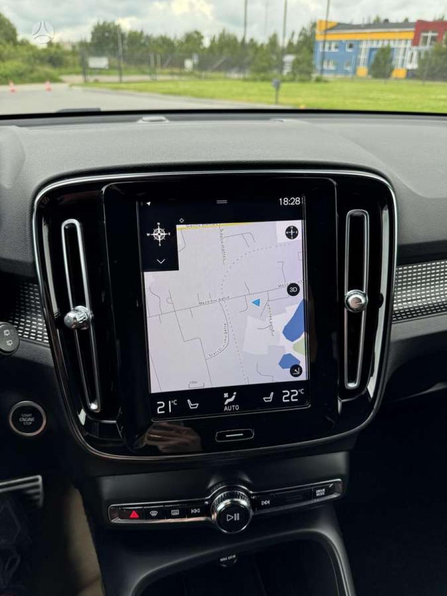 Black Volvo XC40 2020 in Telschi, with an engine capacity of 1.97 L and mileage of 172 thousand km for 18200 €, photo 35 on AUTOMOTO.COM.LV